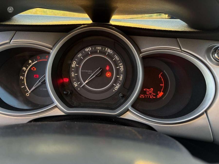 Pelēks Citroen C3 2010 Viļņa, ar dzinēja tilpumu 1.56 L un nobraukumu 258 tūkst. km par 1400 €, foto 12 vietnē AUTOMOTO.COM.LV