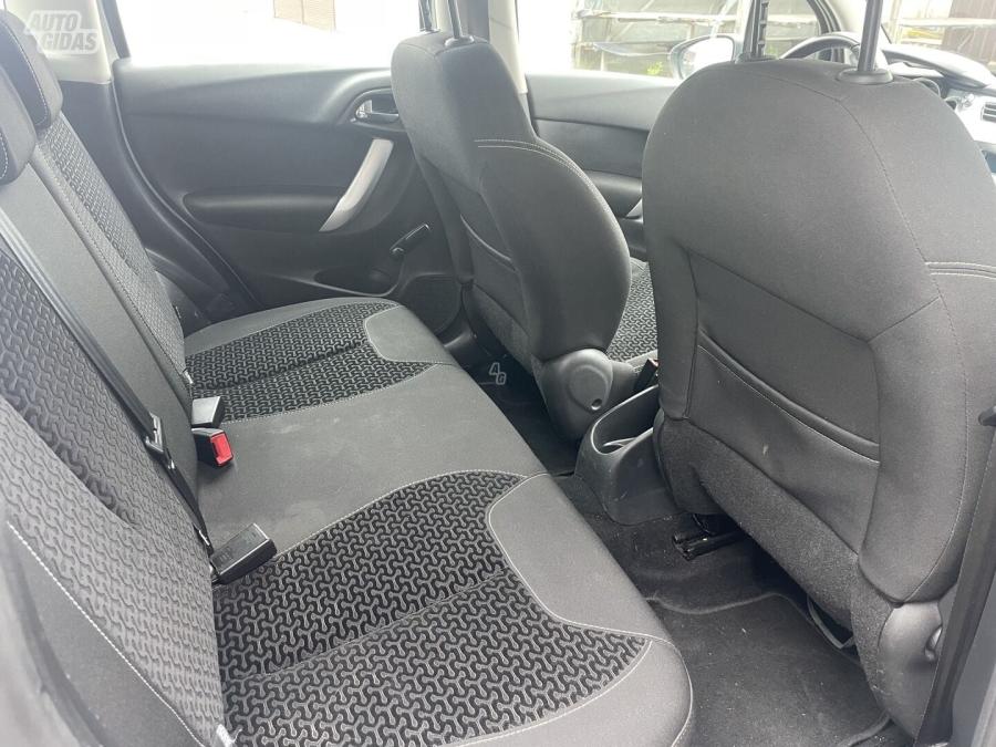 Grey Citroen C3 2011 in Panevezys, with an engine capacity of 1.60 L and mileage of 204 thousand km for 2650 €, photo 8 on AUTOMOTO.COM.LV