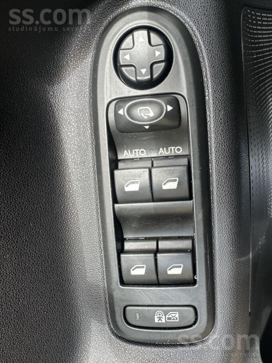 Grey Citroen C3 2013 in Cesis, with an engine capacity of 1.60 L and mileage of 0 thousand km for 6200 €, photo 10 on AUTOMOTO.COM.LV