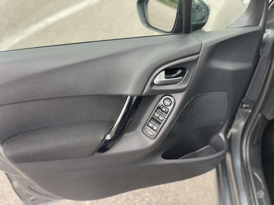 Grey Citroen C3 2014 in Marijampole, with an engine capacity of 1.40 L and mileage of 151 thousand km for 3950 €, photo 5 on AUTOMOTO.COM.LV