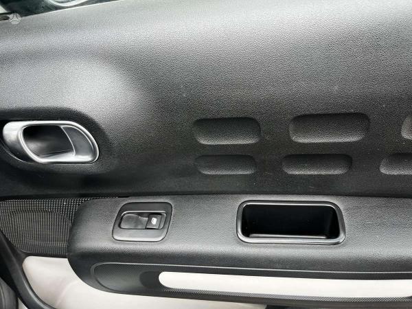 Citroen C3 2018 in Vilnius on AUTOMOTO.COM.LV Grey Citroen C3 2018 in Vilnius, with an engine capacity of 1.20 L and mileage of 140 thousand km for 5200 €, photo 7 on AUTOMOTO.COM.LV