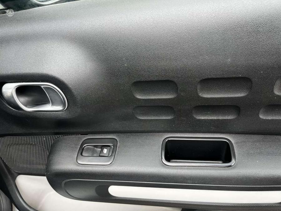 Pelēks Citroen C3 2018 Viļņa, ar dzinēja tilpumu 1.20 L un nobraukumu 140 tūkst. km par 5200 €, foto 7 vietnē AUTOMOTO.COM.LV