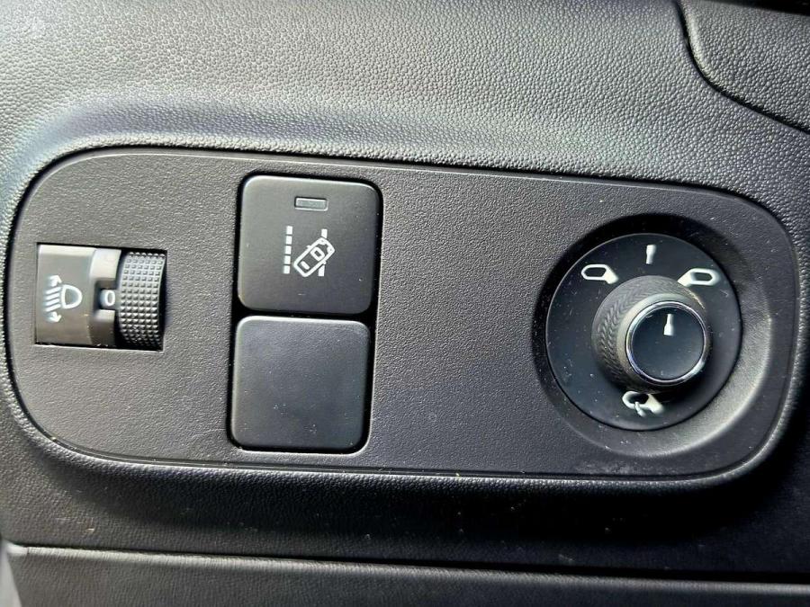 Grey Citroen C3 2019 in Taurage, with an engine capacity of 1.20 L and mileage of 107 thousand km for 5450 €, photo 33 on AUTOMOTO.COM.LV