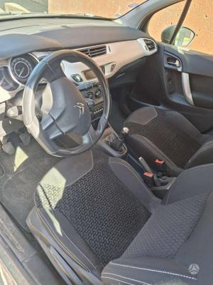 Citroen C3 2010 in Kaunas, with an engine capacity of 1.36 L and mileage of 147 thousand km for 3000 €, photo 8 on AUTOMOTO.COM.LV