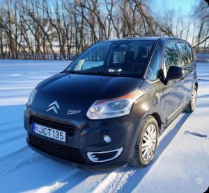 Melns Citroen c3-picasso 2010 Šauļi, ar dzinēja tilpumu 1.60 L un nobraukumu 300 tūkst. km par 2750 €, foto  vietnē AUTOMOTO.COM.LV