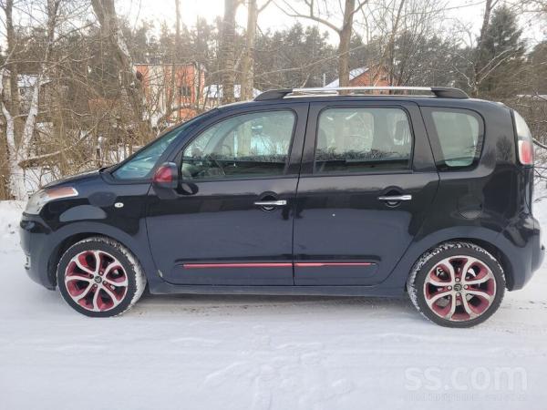 Black Citroen c3-picasso 2010 in Riga, with an engine capacity of 1.60 L and mileage of 240 thousand km for 3000 €, photo 9 on AUTOMOTO.COM.LV
