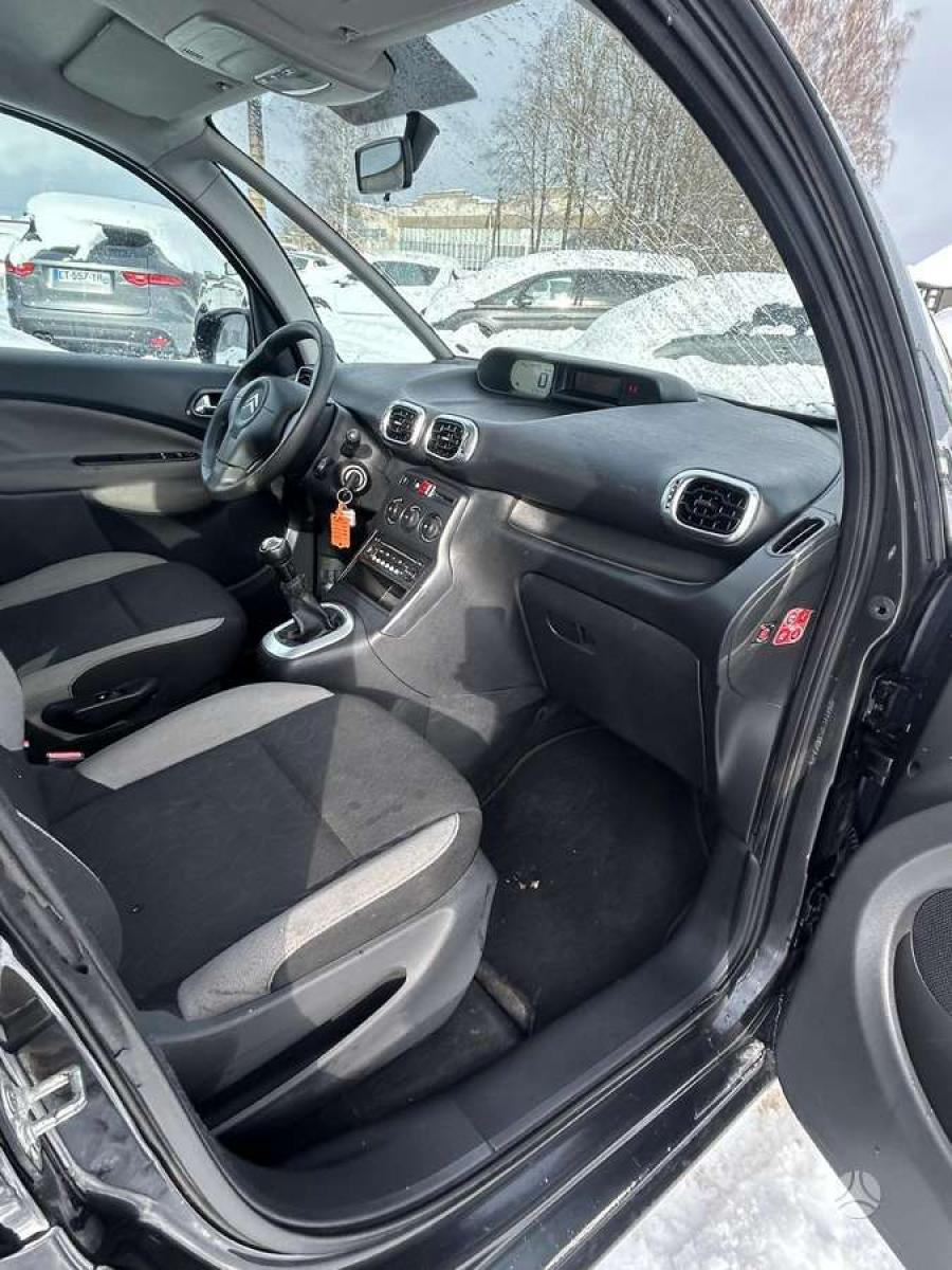 Melns Citroen c3-picasso 2011 Tauragė, ar dzinēja tilpumu 1.60 L un nobraukumu 254 tūkst. km par 2300 €, foto 11 vietnē AUTOMOTO.COM.LV