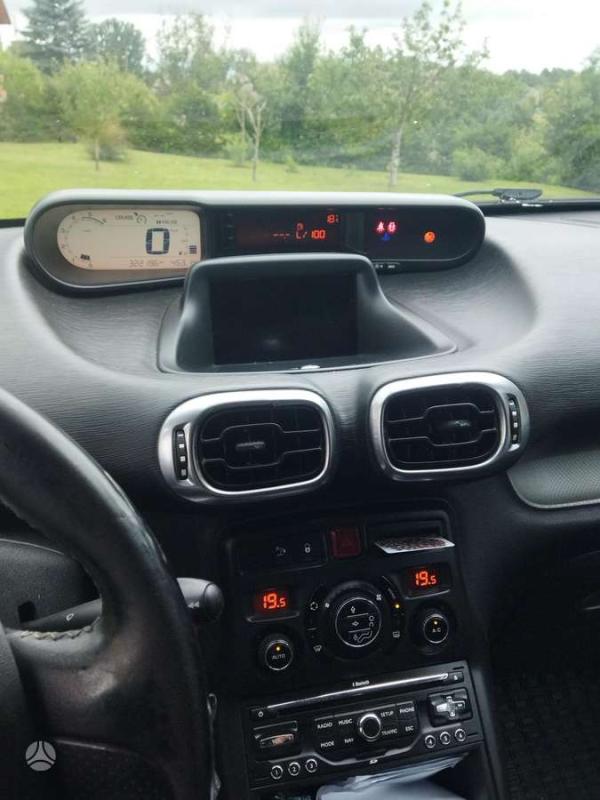 Melns Citroen c3-picasso 2011 Lazdijai, ar dzinēja tilpumu 1.56 L un nobraukumu 322 tūkst. km par 2200 €, foto 3 vietnē AUTOMOTO.COM.LV
