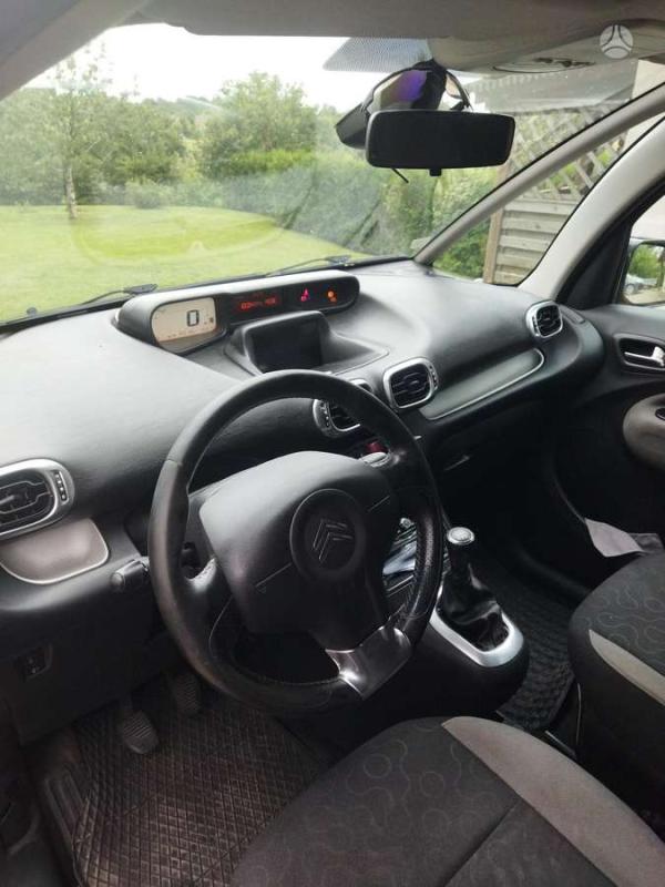 Melns Citroen c3-picasso 2011 Lazdijai, ar dzinēja tilpumu 1.56 L un nobraukumu 322 tūkst. km par 2200 €, foto 4 vietnē AUTOMOTO.COM.LV