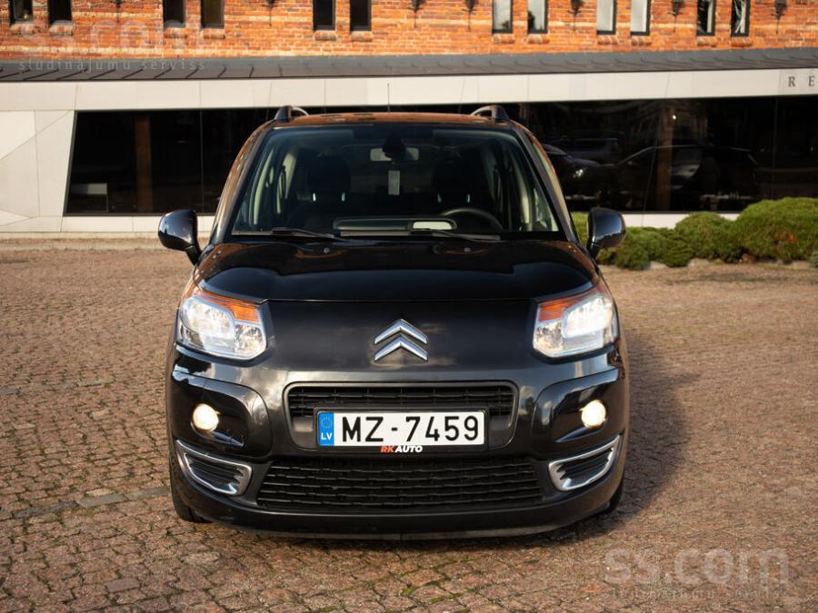Melns Citroen c3-picasso 2011 Liepāja, ar dzinēja tilpumu 1.60 L un nobraukumu 225 tūkst. km par 2500 €, foto 3 vietnē AUTOMOTO.COM.LV