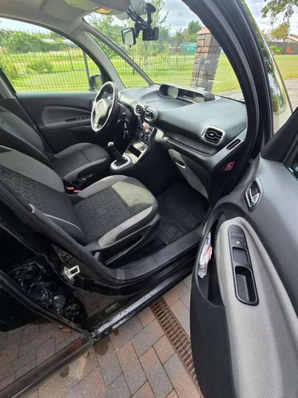 Citroen c3-picasso 2012 Panevēža vietnē Melns Citroen c3-picasso 2012 Panevēža, ar dzinēja tilpumu 1.60 L un nobraukumu 249 tūkst. km par 2100 €, foto 8 vietnē AUTOMOTO.COM.LV