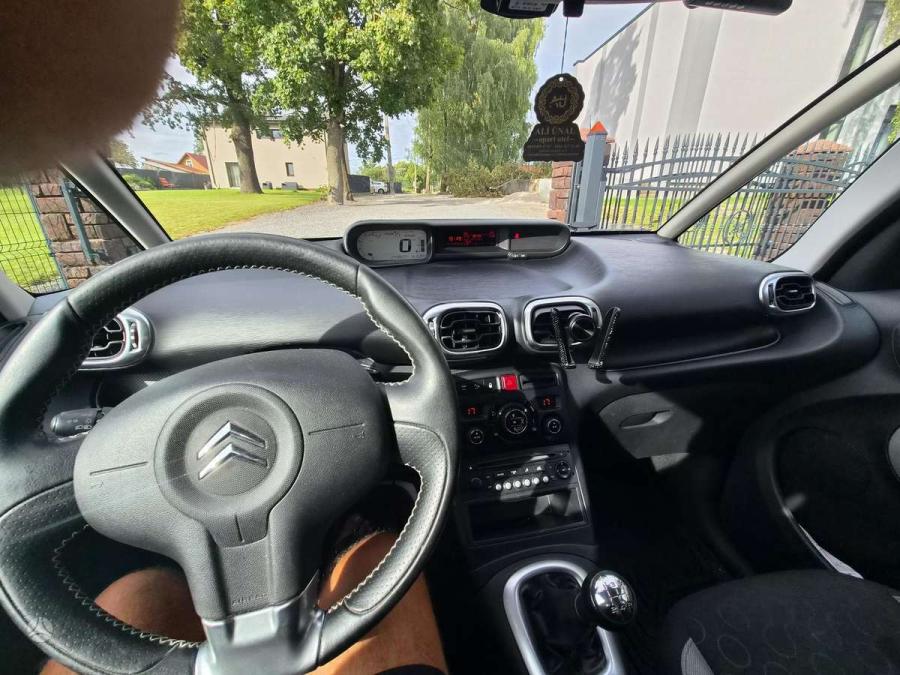 Melns Citroen c3-picasso 2012 Panevēža, ar dzinēja tilpumu 1.60 L un nobraukumu 249 tūkst. km par 2100 €, foto 12 vietnē AUTOMOTO.COM.LV