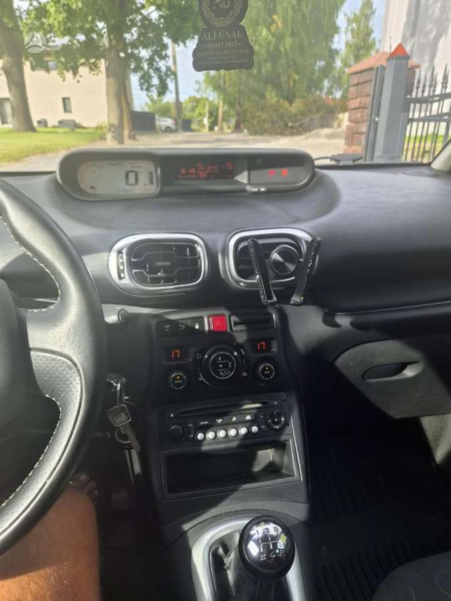 Melns Citroen c3-picasso 2012 Panevēža, ar dzinēja tilpumu 1.60 L un nobraukumu 249 tūkst. km par 2100 €, foto 13 vietnē AUTOMOTO.COM.LV