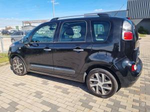 Black Citroen c3-picasso 2016 in Siauliai, with an engine capacity of 1.56 L and mileage of 194 thousand km for 4450 €, photo 13 on AUTOMOTO.COM.LV