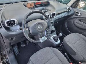 Black Citroen c3-picasso 2016 in Siauliai, with an engine capacity of 1.56 L and mileage of 194 thousand km for 4450 €, photo 19 on AUTOMOTO.COM.LV