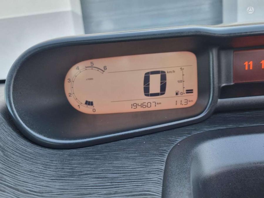 Black Citroen c3-picasso 2016 in Siauliai, with an engine capacity of 1.56 L and mileage of 194 thousand km for 4450 €, photo 23 on AUTOMOTO.COM.LV