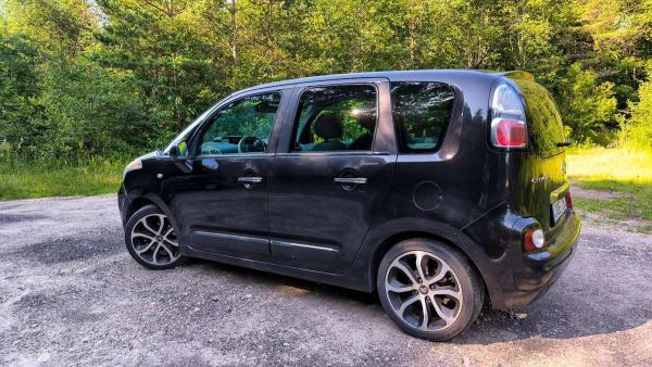 Black Citroen c3-picasso 2009 in Vilnius, with an engine capacity of 1.56 L and mileage of 246 thousand km for 2100 €, photo 5 on AUTOMOTO.COM.LV