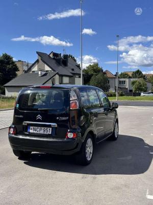Black Citroen c3-picasso 2009 in Kaunas, with an engine capacity of 1.40 L and mileage of 281 thousand km for 1800 €, photo 5 on AUTOMOTO.COM.LV