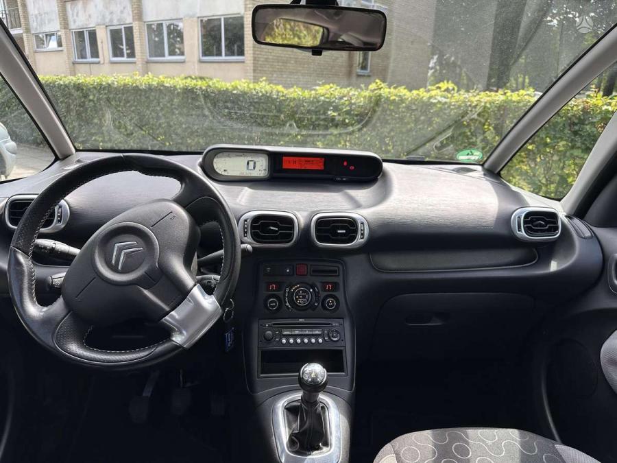 Black Citroen c3-picasso 2009 in Kaunas, with an engine capacity of 1.40 L and mileage of 281 thousand km for 1800 €, photo 9 on AUTOMOTO.COM.LV