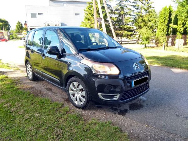 Black Citroen c3-picasso 2010 in Vilkaviskis, with an engine capacity of 1.60 L and mileage of 300 thousand km for 2250 €, photo 2 on AUTOMOTO.COM.LV