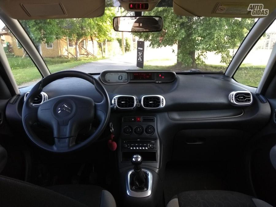 Black Citroen c3-picasso 2010 in Vilkaviskis, with an engine capacity of 1.60 L and mileage of 300 thousand km for 2250 €, photo 18 on AUTOMOTO.COM.LV