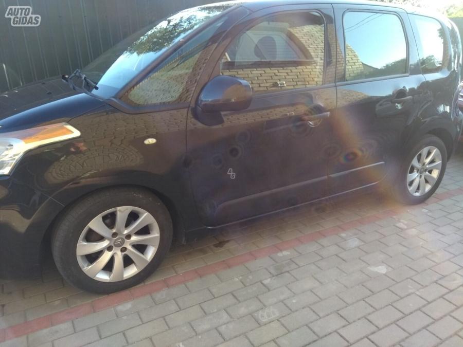 Black Citroen c3-picasso 2010 in Vilkaviskis, with an engine capacity of 1.60 L and mileage of 300 thousand km for 2250 €, photo 28 on AUTOMOTO.COM.LV