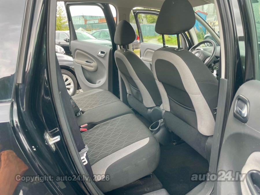 Black Citroen c3-picasso 2017 in Tallinn, with an engine capacity of 1.60 L and mileage of 186 thousand km for 6600 €, photo 10 on AUTOMOTO.COM.LV
