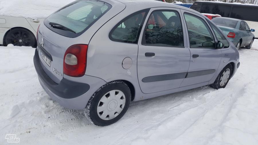 Zils Citroen c3-picasso 2002 Viļņa, ar dzinēja tilpumu 1.80 L un nobraukumu 258 tūkst. km par 400 €, foto 2 vietnē AUTOMOTO.COM.LV