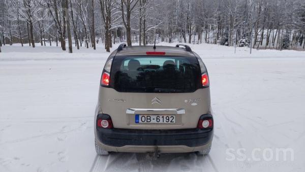 Brown Citroen c3-picasso 2010 in Aluksne, with an engine capacity of 1.60 L and mileage of 0 thousand km for 2400 €, photo 8 on AUTOMOTO.COM.LV