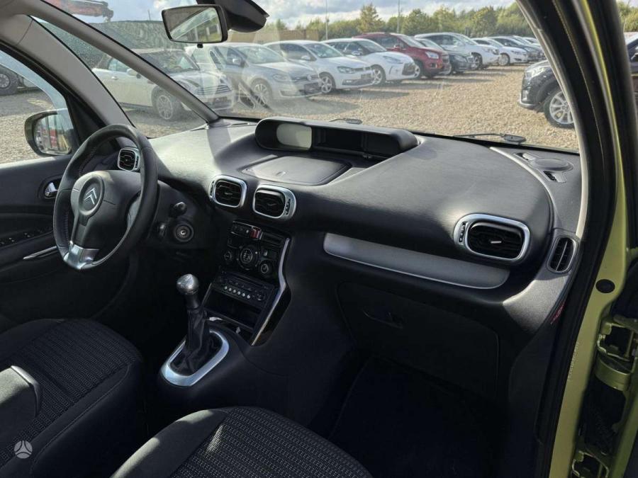 Green Citroen c3-picasso 2010 in Siauliai, with an engine capacity of 1.56 L and mileage of 290 thousand km for 2600 €, photo 16 on AUTOMOTO.COM.LV