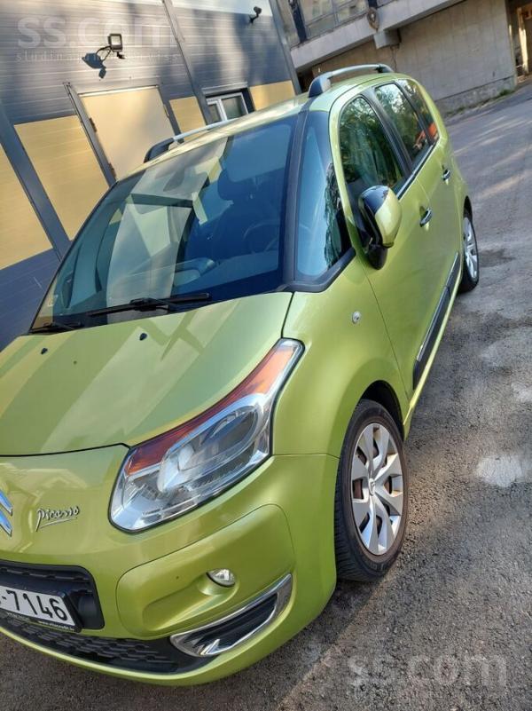 Green Citroen c3-picasso 2010 in Riga, with an engine capacity of 1.40 L and mileage of 186 thousand km for 3550 €, photo 1 on AUTOMOTO.COM.LV