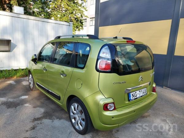 Green Citroen c3-picasso 2010 in Riga, with an engine capacity of 1.40 L and mileage of 186 thousand km for 3550 €, photo 2 on AUTOMOTO.COM.LV