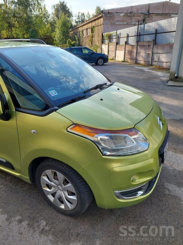 Zaļš Citroen c3-picasso 2010 Rīga, ar dzinēja tilpumu 1.40 L un nobraukumu 186 tūkst. km par 3550 €, foto 4 vietnē AUTOMOTO.COM.LV