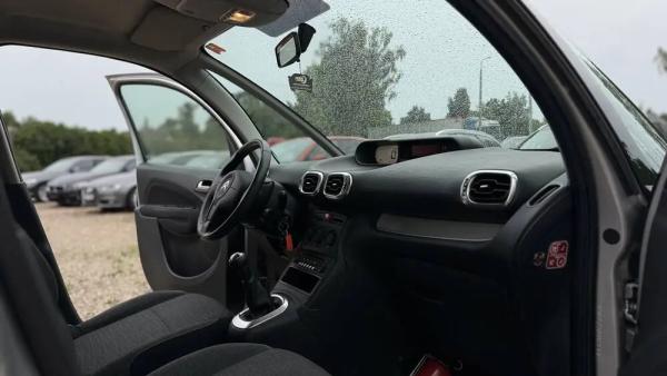 Grey Citroen c3-picasso 2016 in Jelgava, with an engine capacity of 1.20 L and mileage of 136 thousand km for 4590 €, photo 8 on AUTOMOTO.COM.LV