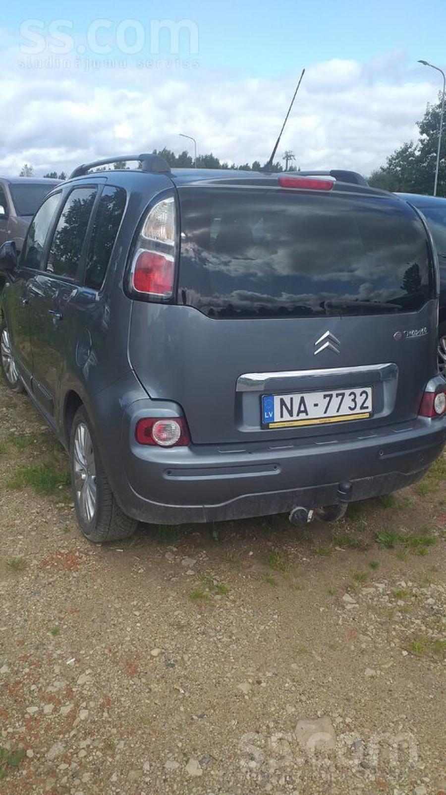Pelēks Citroen c3-picasso 2009 Ludza, ar dzinēja tilpumu 1.60 L un nobraukumu 336 tūkst. km par 2000 €, foto 3 vietnē AUTOMOTO.COM.LV