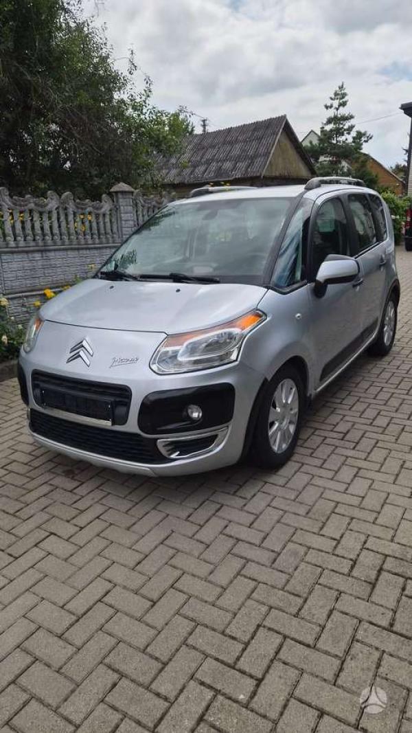 Grey Citroen c3-picasso 2012 in Kelme, with an engine capacity of 1.60 L and mileage of 155 thousand km for 3100 €, photo 1 on AUTOMOTO.COM.LV