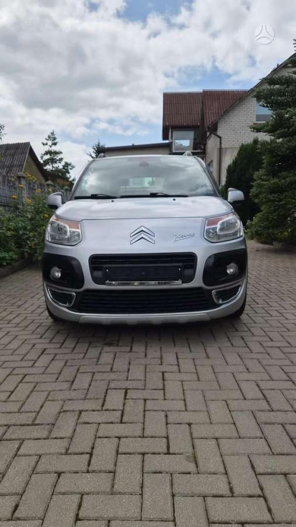 Grey Citroen c3-picasso 2012 in Kelme, with an engine capacity of 1.60 L and mileage of 155 thousand km for 3100 €, photo 2 on AUTOMOTO.COM.LV