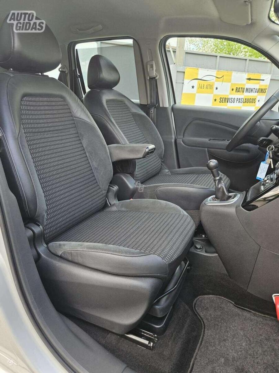 Pelēks Citroen c3-picasso 2016 Šauļi, ar dzinēja tilpumu 1.20 L un nobraukumu 72 tūkst. km par 5450 €, foto 14 vietnē AUTOMOTO.COM.LV