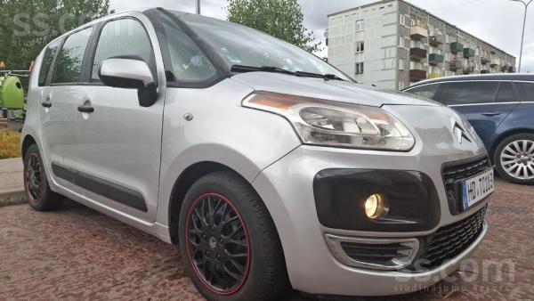 Grey Citroen c3-picasso 2011 in Daugavpils, with an engine capacity of 1.60 L and mileage of 216 thousand km for 3350 €, photo 1 on AUTOMOTO.COM.LV