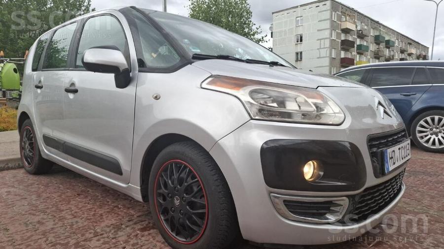 Grey Citroen c3-picasso 2011 in Daugavpils, with an engine capacity of 1.60 L and mileage of 216 thousand km for 3350 €, photo 1 on AUTOMOTO.COM.LV