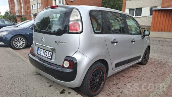Grey Citroen c3-picasso 2011 in Daugavpils, with an engine capacity of 1.60 L and mileage of 216 thousand km for 3350 €, photo 8 on AUTOMOTO.COM.LV