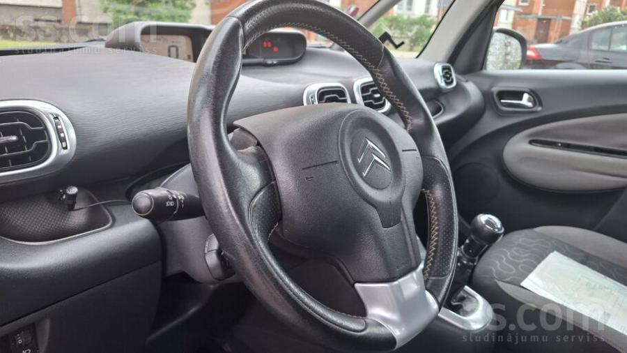 Grey Citroen c3-picasso 2011 in Daugavpils, with an engine capacity of 1.60 L and mileage of 216 thousand km for 3350 €, photo 18 on AUTOMOTO.COM.LV