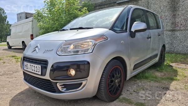 Pelēks Citroen c3-picasso 2011 Daugavpils, ar dzinēja tilpumu 1.60 L un nobraukumu 216 tūkst. km par 2600 €, foto 3 vietnē AUTOMOTO.COM.LV