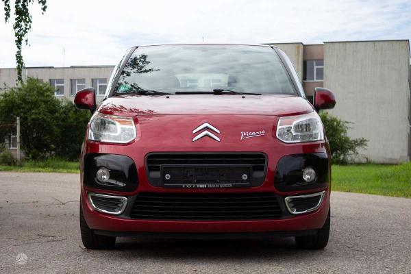 Red Citroen c3-picasso 2012 in Marijampole, with an engine capacity of 1.56 L and mileage of 296 thousand km for 3100 €, photo 2 on AUTOMOTO.COM.LV