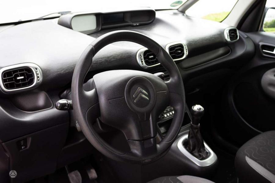 Red Citroen c3-picasso 2012 in Marijampole, with an engine capacity of 1.56 L and mileage of 296 thousand km for 3100 €, photo 18 on AUTOMOTO.COM.LV
