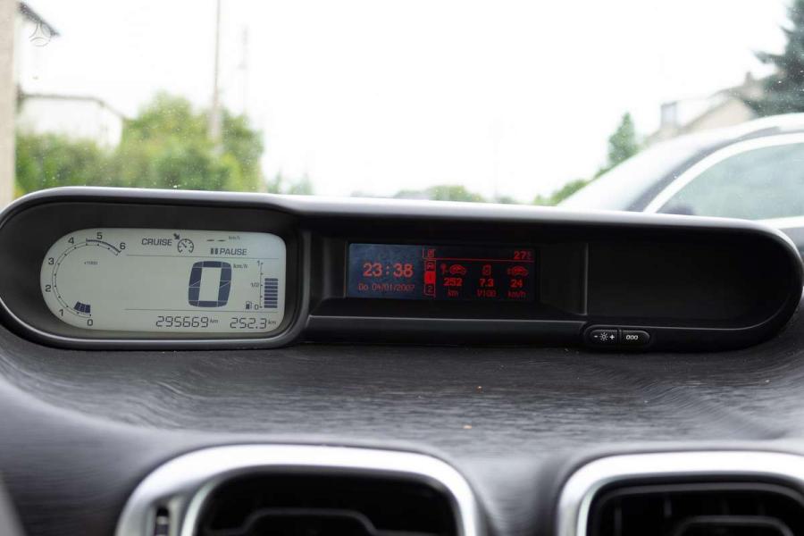 Red Citroen c3-picasso 2012 in Marijampole, with an engine capacity of 1.56 L and mileage of 296 thousand km for 3100 €, photo 21 on AUTOMOTO.COM.LV