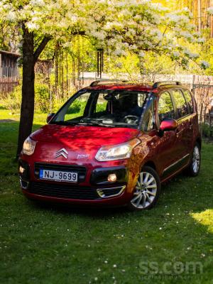 Sarkans Citroen c3-picasso 2011 Jūrmala, ar dzinēja tilpumu 1.60 L un nobraukumu 154 tūkst. km par 2550 €, foto  vietnē AUTOMOTO.COM.LV