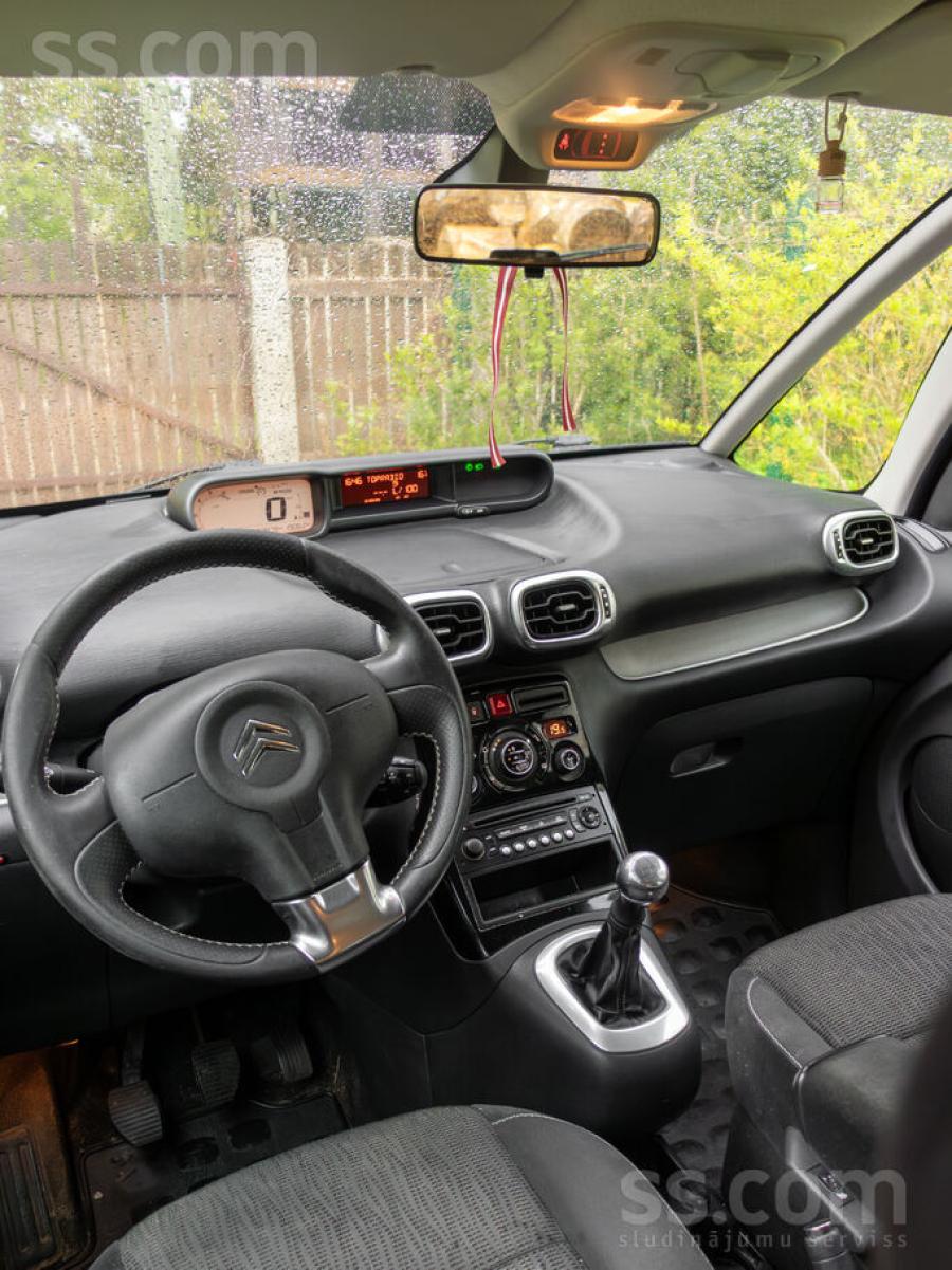 Sarkans Citroen c3-picasso 2011 Jūrmala, ar dzinēja tilpumu 1.60 L un nobraukumu 154 tūkst. km par 2550 €, foto 6 vietnē AUTOMOTO.COM.LV