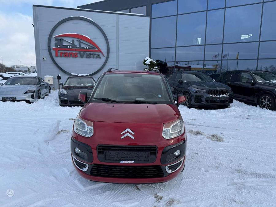 Red Citroen c3-picasso 2014 in Telschi, with an engine capacity of 1.56 L and mileage of 246 thousand km for 4300 €, photo 1 on AUTOMOTO.COM.LV