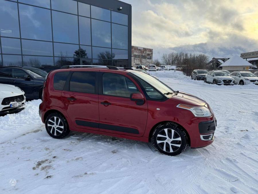Red Citroen c3-picasso 2014 in Telschi, with an engine capacity of 1.56 L and mileage of 246 thousand km for 4300 €, photo 9 on AUTOMOTO.COM.LV